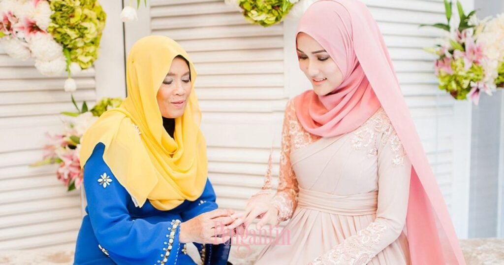 Pilih Jadi Bride Assistant, Wanita Ini Enjoy Dengan Tugas Mudahkan ...
